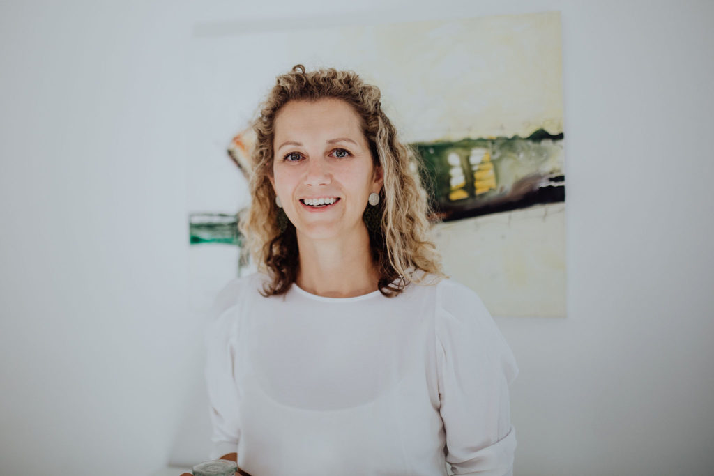 Dr. Alexandra Rosenzopf - TCM | Akupunktur | Allgemeinmedizin | 9020 ...